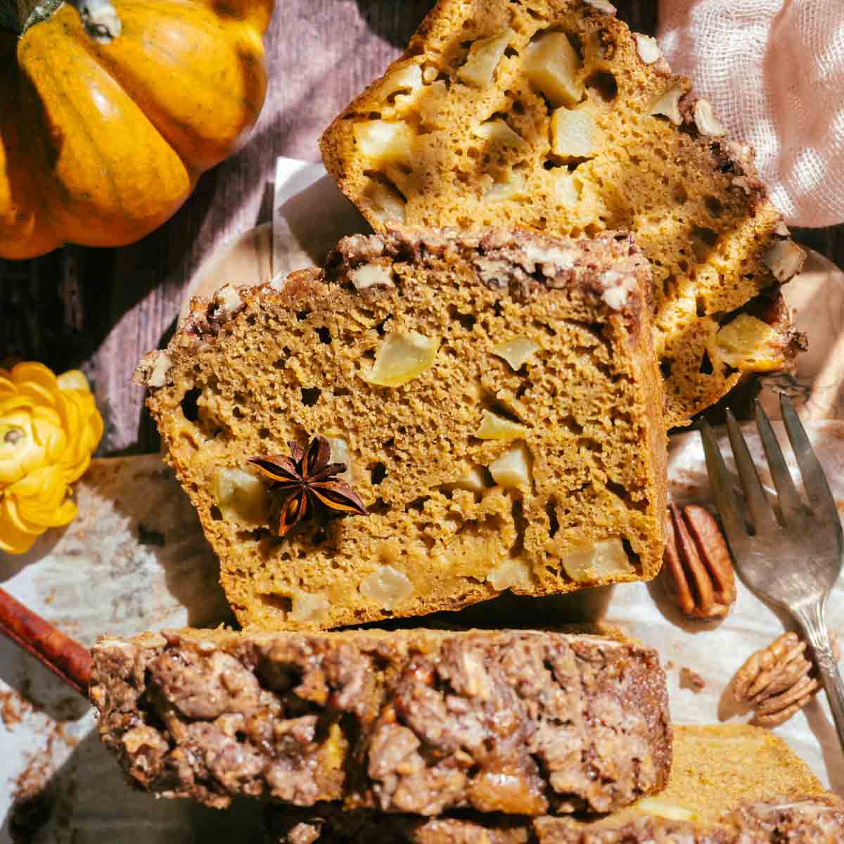 Whole Wheat Pumpkin Apple Bread with Pecan Crumble Topping - Yoko's kitchen