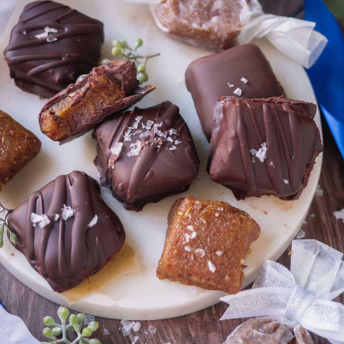 Easy Vegan Date Caramel Bites with Coconut Milk - Yoko's kitchen