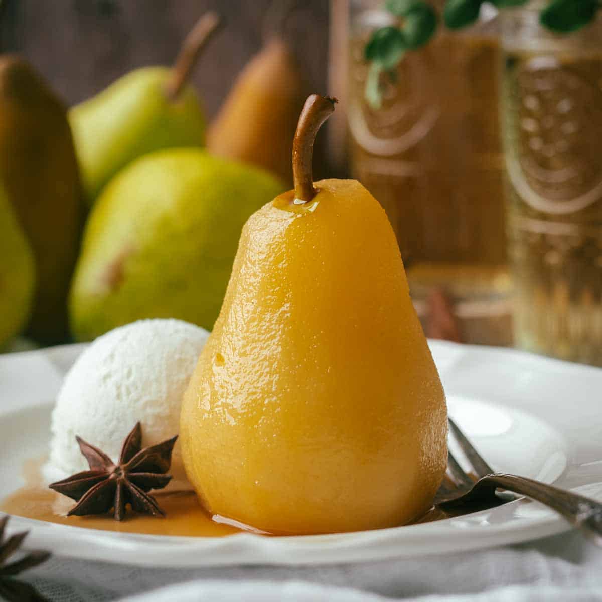Easy Poached Pears in Apple Cider, Honey, and White Wine - Yoko's kitchen